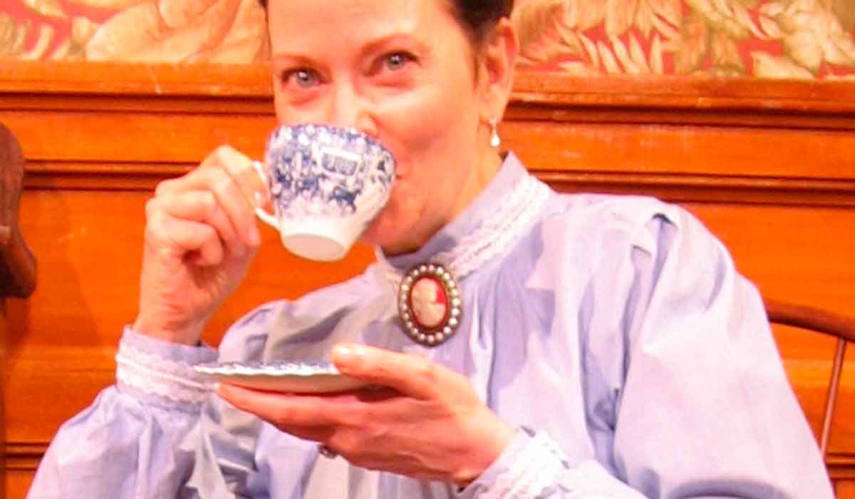 Lizzie Borden Live: A One-Woman Show – Hatchet Online